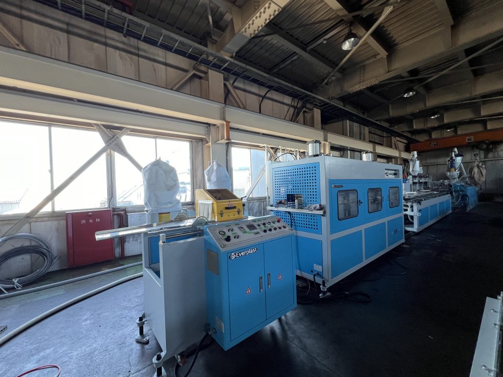 WPC Decking Profile Extrusion Line with Pulverizing System - Everplast